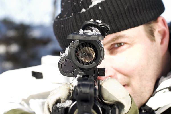 Aimpoint Comp M4s 2MOA w/QRP2 Mount Complete | UK Tactical